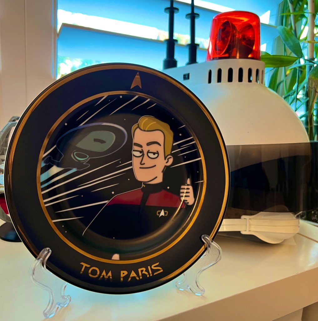 Tom Paris Commemorative Plate – Star Trek Unlimited
