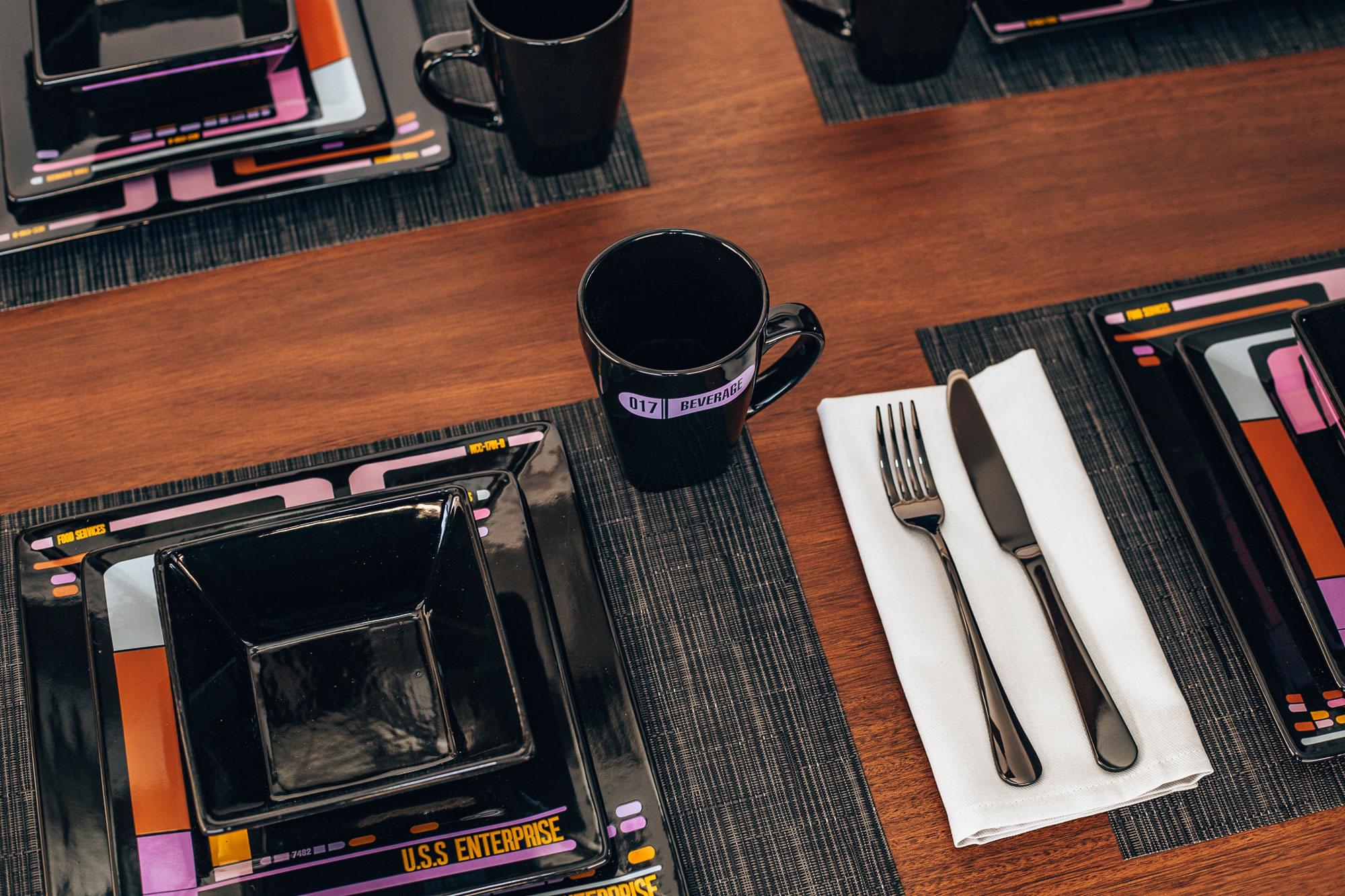 Star Trek LCARS 16 Piece Dinner Set | Free Shipping – Star Trek Unlimited